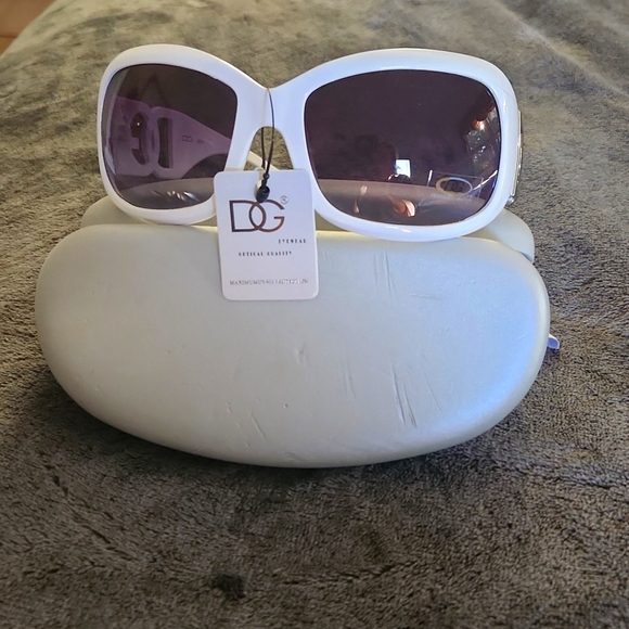 DG2 by Diane Gilman | Accessories | Nwt Copy Dg2 Sunglasses | Poshmark